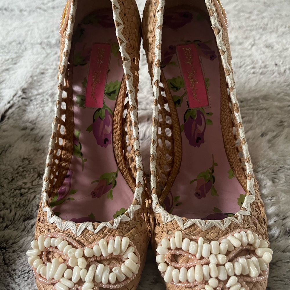 Betsey Johnson Wicker Tan With Bows Pumps Size 7. Gen… - Gem